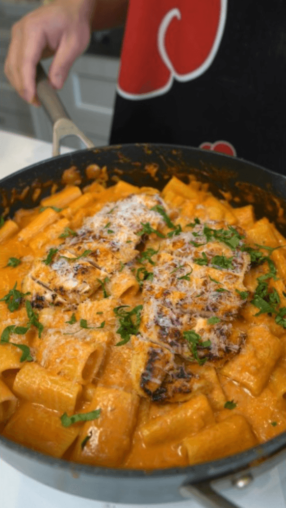 30-Minute Rose Chicken Breast Pasta - Easy Recipes Life