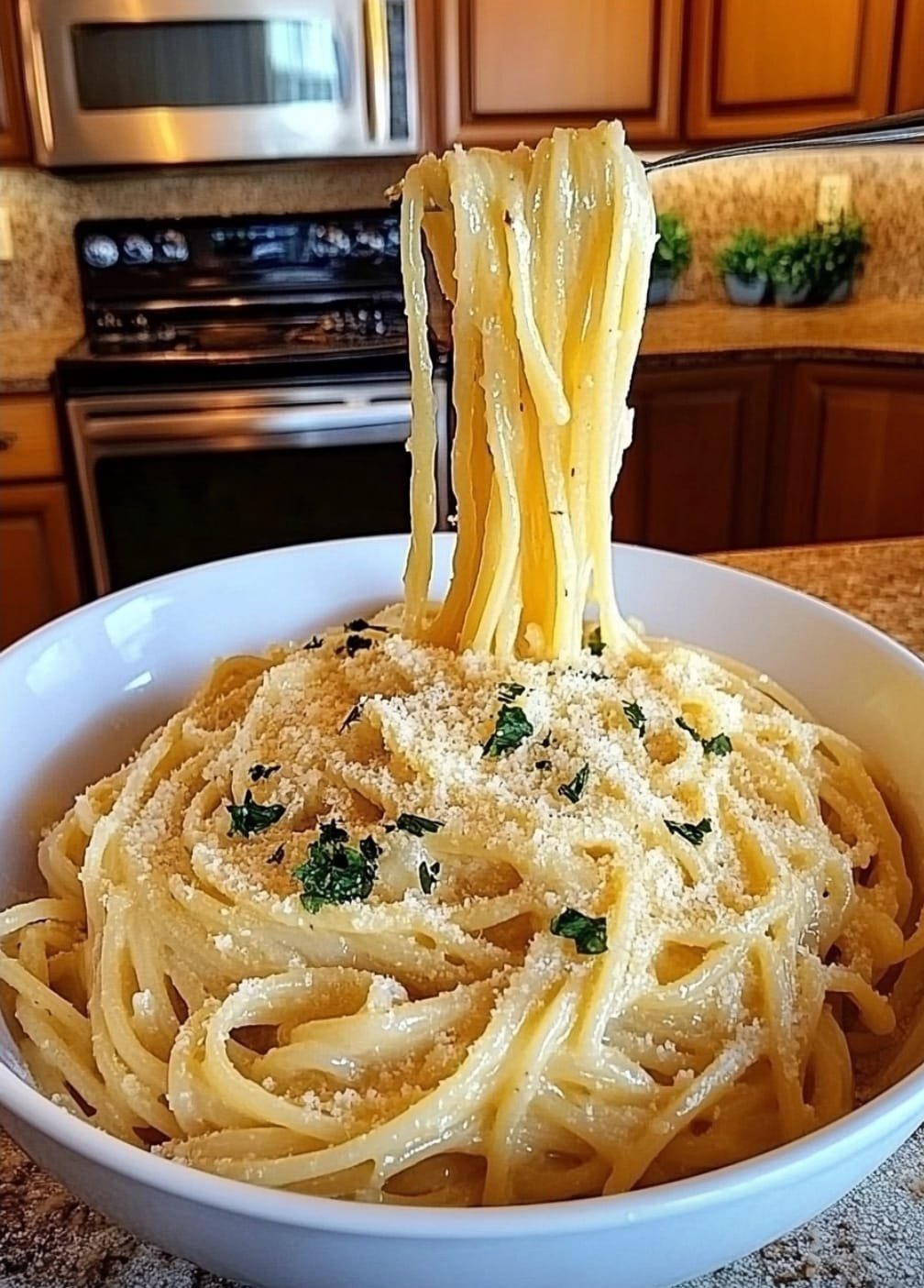 CHEESY GARLIC BUTTER LINGUINE PASTA - Easy Recipes Life